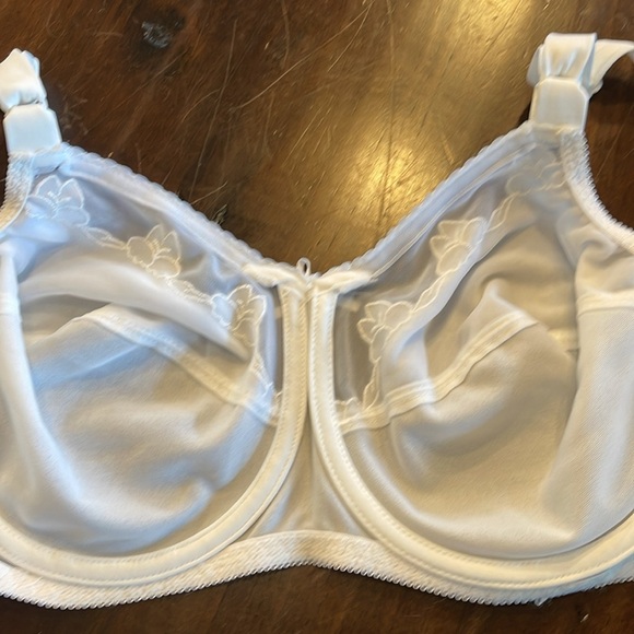 Bali | Intimates & Sleepwear | Underwire Full Coverage Bra | Poshmark